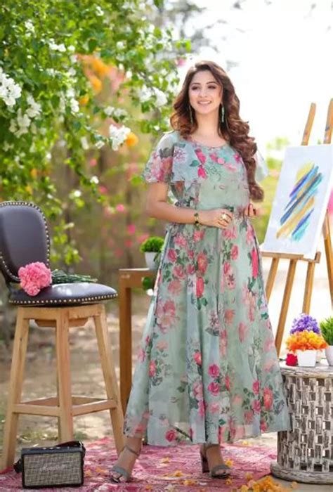 Gray Georgette Flower Printed Full Gown Elegant And Sophisticated