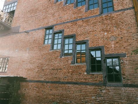 Premium Photo A Building With Windows On The Side Of It