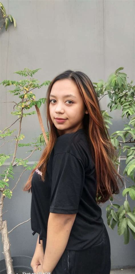 Fina Listiani Model Dari Klungkung Elwa