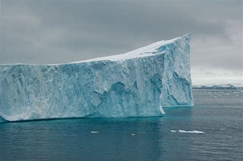 Stunning Breakoff Massive Ice Chunk From Antarctic Ice Shelf