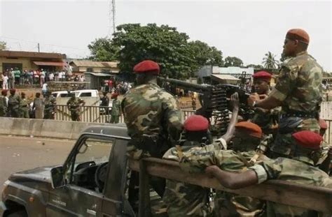 Guinée Les droits de l hommistes appellent les militaires à plus de