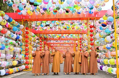 佛光山春節平安燈法會 「雲水自在‧祥和歡喜」迎新年