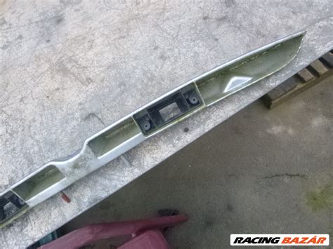 audi a4 b5 8d 1997 sedan ezüst csomagtérajtó külső díszléc 8d5 827