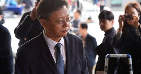 75일만에 모습 드러낸 우병우 전 청와대 민정수석 검찰 출석