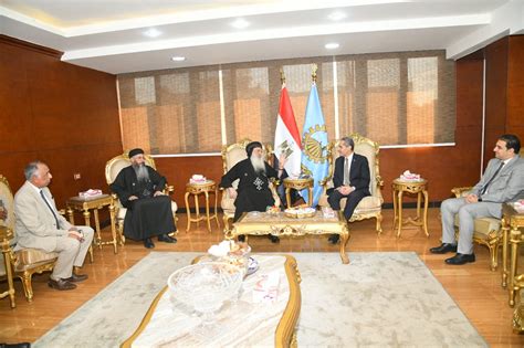 محافظ الغربية يستقبل الأنبا بولا مطران طنطا للتهنئة بعيد الفطر