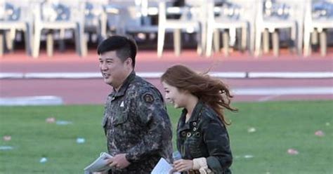 군인체육대회 개회식장 나타난 신동