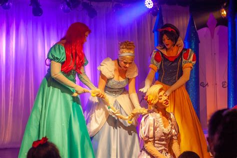 Musical Show Das Princesas Reúne Rapunzel Ariel Branca De Neve