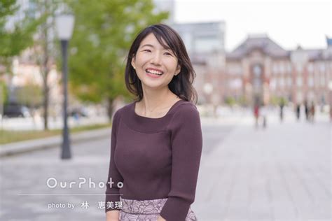 「自然な笑顔を撮っていただき」オフィス街で女性プロフィール写真の撮影｜ourphoto（アワーフォト）