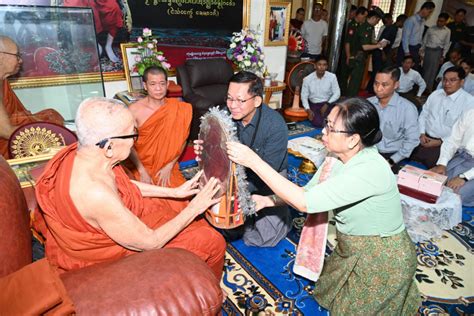 နိုင်ငံတော်စီမံအုပ်ချုပ်ရေးကောင်စီဥက္ကဋ္ဌ နိုင်ငံတော်ဝန်ကြီးချုပ် ဗိုလ