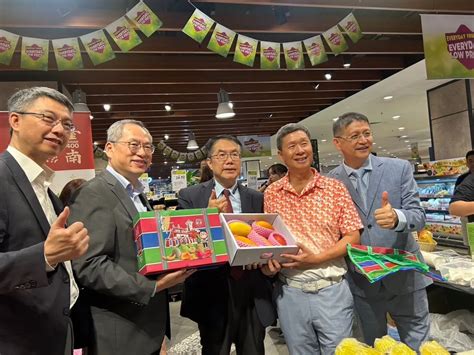 黃偉哲快閃行銷 台南芒果首次在大馬超市亮相 地方 Nownews今日新聞
