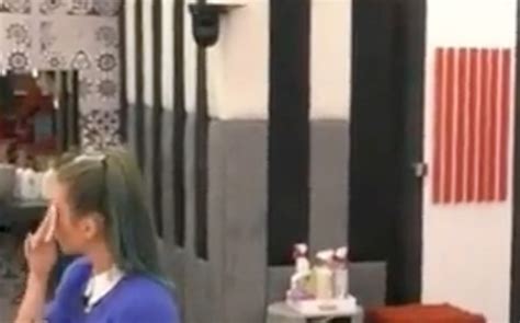 GF Vip 7 Oriana E Sarah Scoperte In Bagno Regia Apre I Microfoni