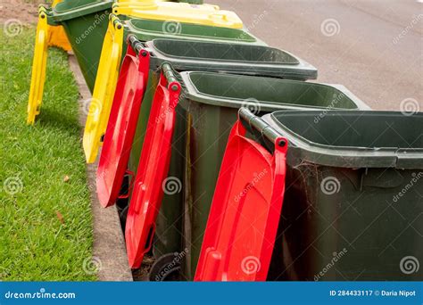 Australian Garbage Wheelie Bins With Red Lids For General Household