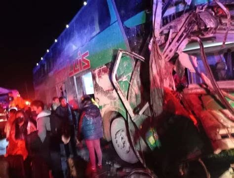 Cusco Dos Muertos Y Ocho Heridos Deja Choque De Bus Y Camión La