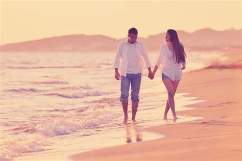 Premium Photo Happy Young Romantic Couple In Love Have Fun On