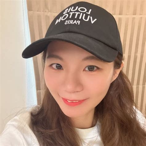 Victoria Yu Min 0813 • Threads Say More