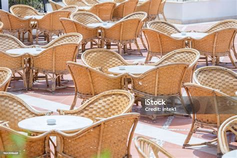 샤 름 엘 셰이크 이집트 홍 해 옆 해변 카페에서 테이블 및 등나무의 자 0명에 대한 스톡 사진 및 기타 이미지 0명 가구