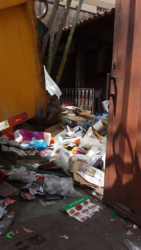 Fotos Casal De Idosos Acumula Mais De 18 Toneladas De Lixo Em Casa