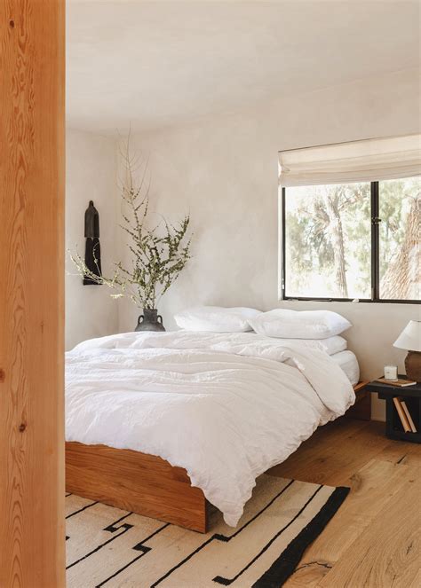 How To Create The Ever Popular Organic Modern Style In Your Bedroom