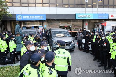 민주연구원 압수수색 마친 검찰 연합뉴스