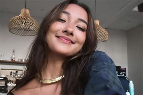 Profil Carissa Perusset Pemeran Utama Wanita Dalam Film Horor Possession Kerasukan Yang