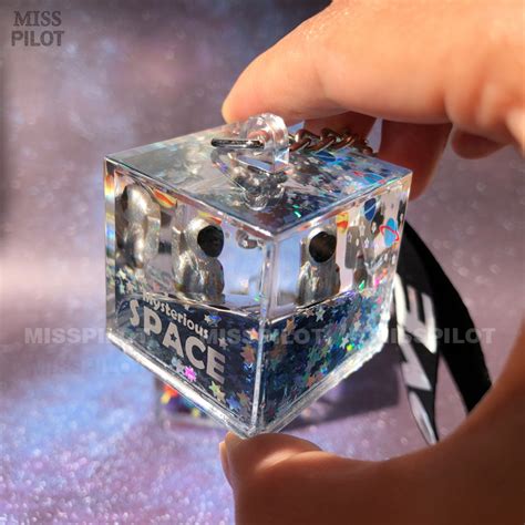 立方漂浮太空人宇宙航员NASA星球飞船液态钥匙扣圈包挂件手绳礼品 虎窝淘
