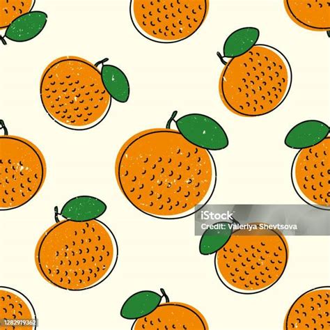 베이지 색 배경에 귀여운 귤이 매끄러운 패턴으로 세살이 긁힌 종이 효과가 있습니다 손으로 그린 만다린 감귤에 대한 스톡 벡터