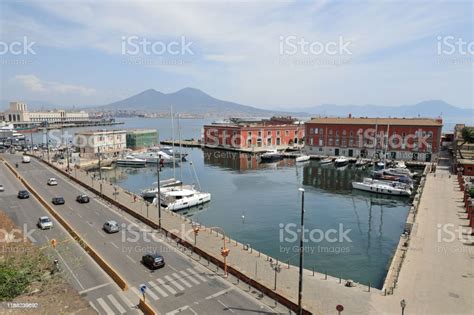 뒷면에 베수비오 산 0명에 대한 스톡 사진 및 기타 이미지 Istock
