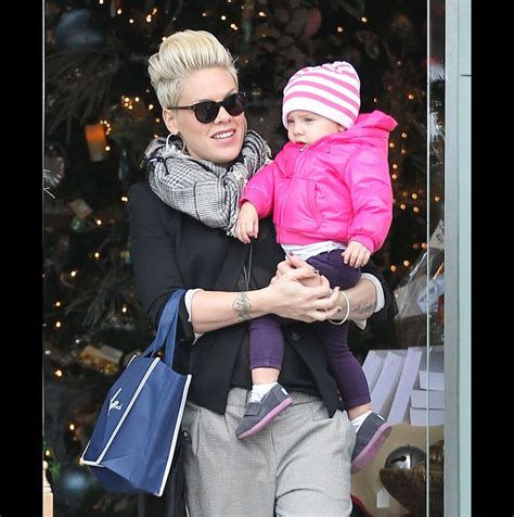 Vidéo La chanteuse Pink et sa fille Willow vont faire du shopping à Malibu le décembre