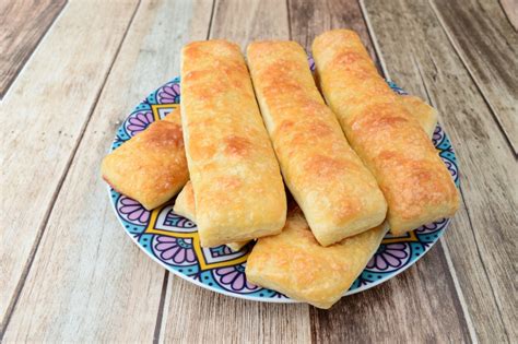 Язычки из готового слоёного дрожжевого теста с сахаром: 7 фото в рецепте