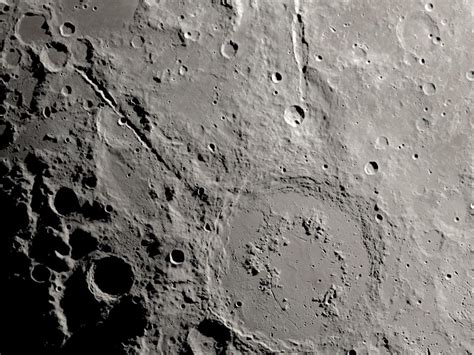 Sur la Lune deux canyons aussi grands que le Grand Canyon sculptés en