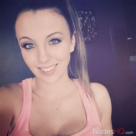 Sexy Hottie Takes Selfpics 18765 88 Porn Pic Eporner