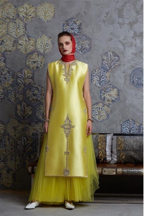 Pin By Asma Albusaidi On Asma Fashion Dresses Casual Velvet Dress