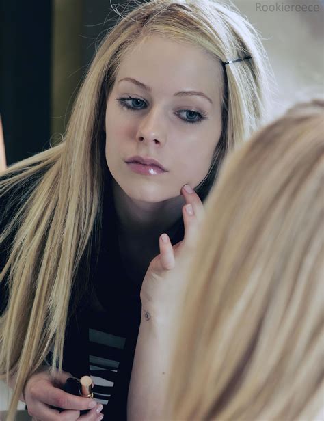 Avril Lavigne Scrolller