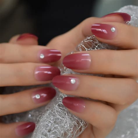 Chiêm Ngưỡng Mẫu Ombre Nails Burgundy được Yêu Thích Nhất