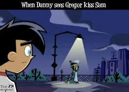 Danny Phantom And Sam Kiss