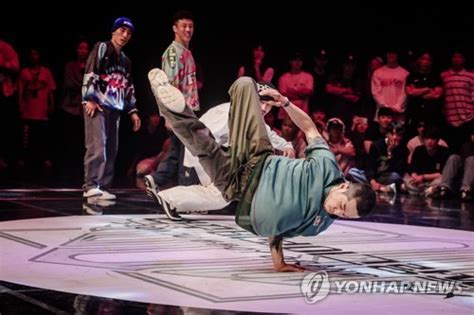 비보이의 현란한 춤사위 네이트 스포츠