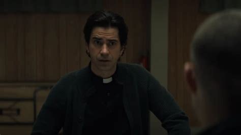 Missa da Meia Noite Pôster teaser e tudo que sabemos sobre série da Netflix LISTA
