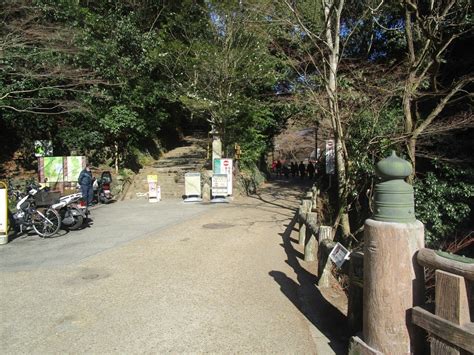 西江寺を出て次に目指したのは弁才天瀧安寺です。箕面公園に入り箕面公園昆虫館過ぎると瀧安寺です。瀧安寺は宝くじ発祥の地であります。阪急沿線西国