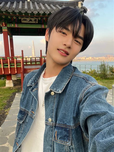 Lun8 Community Posts 오늘도 좋은 하루 보내요😆 Jieunho