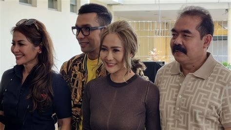 Foto Indra Herlambang Kepincut Romantisme Pernikahan Inul Daratista