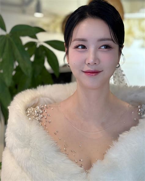 보네르웨딩 And 디유드라포엠 대구점입니다 Bonheur Wedding Dress 오간자 실크 중에서도 피부가 가장 밝아