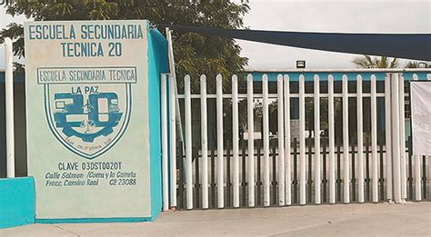 Protestan Alumnos De La Técnica 20 Contra Profesor Violento