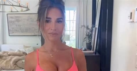 Jessie James Decker Strips Off For Camera To Pull Skimpy Swimsuit Up