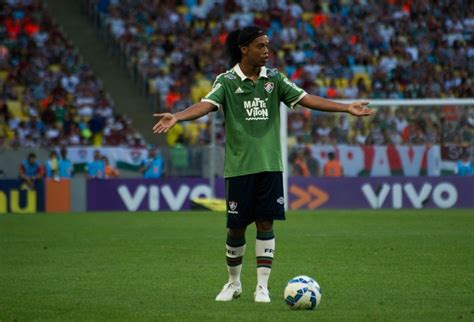 Ronaldinho Gaúcho Encerra Sua Carreira Oficialmente Flunomeno