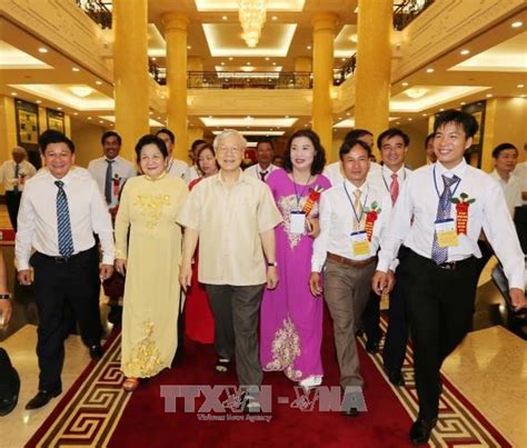 越共中央总书记阮富仲会见优秀农民代表 Vietnam Vietnamplus