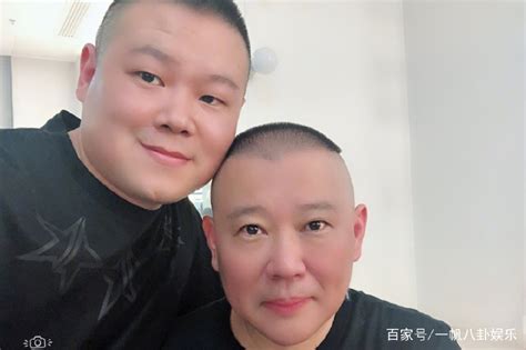 岳云鹏晒“德云社男团”聚餐照！网友：这是开了十级美颜吧？百科ta说