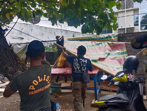 Satpol PP Tertibkan Belasan PKL Liar Berdiri Di Atas Saluran Air Depan RSWN Beritajateng Tv