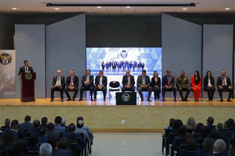 Gobernador Reconoce Labor Del Fiscal En Ceremonia De Graduación De