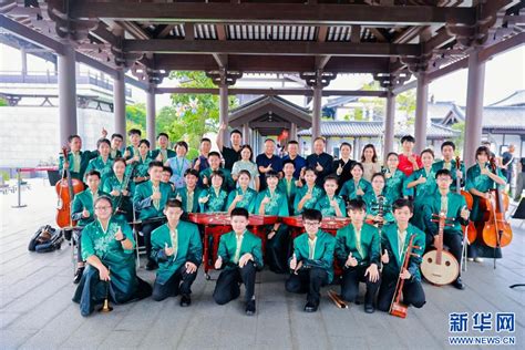 广州市第七中学实验学校四叶草广东音乐团专场音乐会在南方剧院演出 新华网客户端 广州市第七中学实验学校四叶草广东音乐团专场音乐会在南方剧院演出 新华网客户端