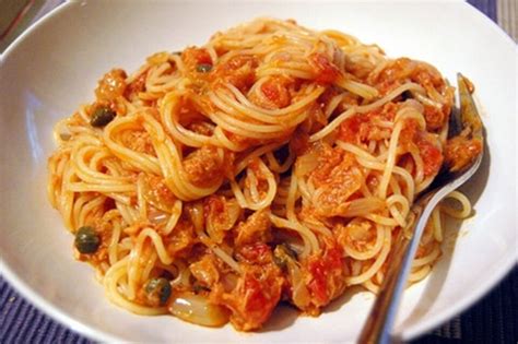 Spaghetti Con Atún En Salsa De Alcaparras